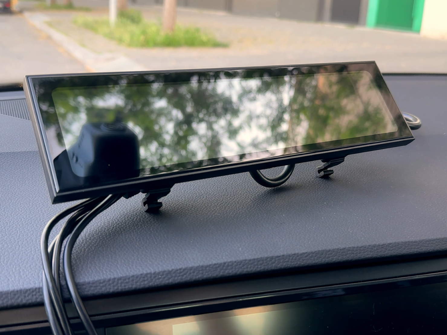 Normal Dash cam vs. 360 Mirror Dash cam